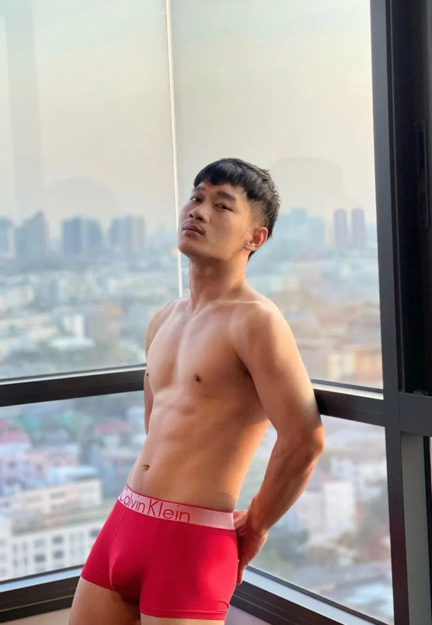 Alex Narak แจกวาร์ปหนุ่มหล่อเป้าแน่น โชว์ความใหญ่ ตุงสุดเร้าใจ