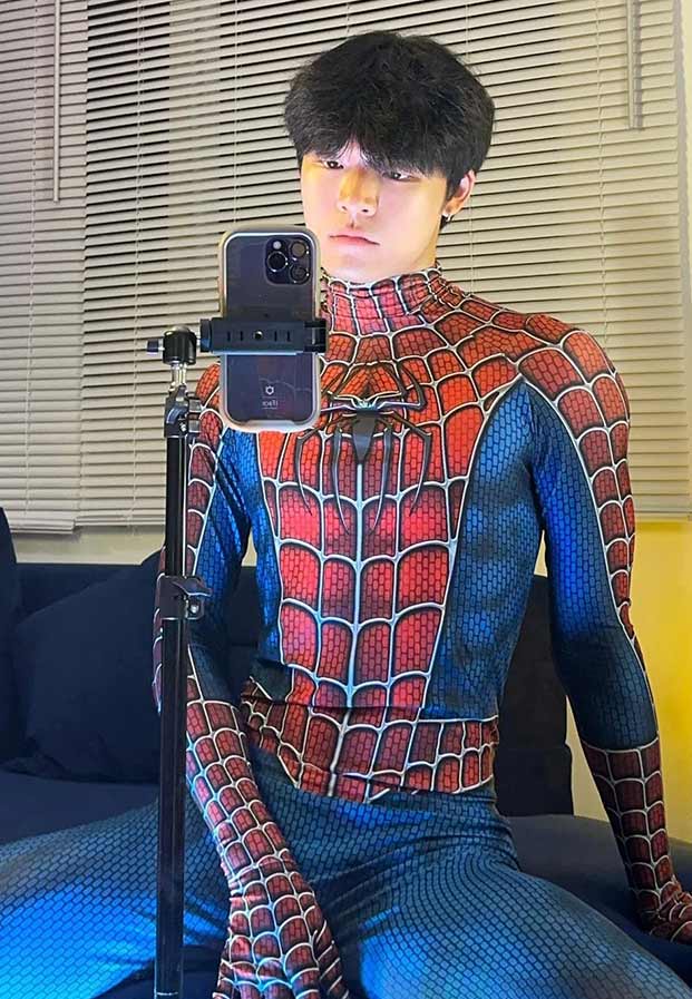 BILL Billtnk แจกวาร์ปหนุ่มงานดี ซิกแพคแน่น ออร่าความหล่อมาเต็ม